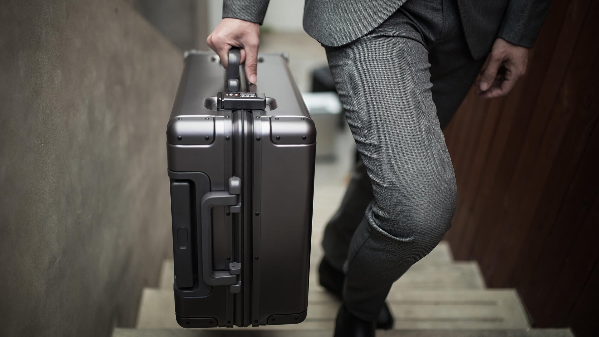 Hard Shell Business Suitcases & Backpacks | Level8: Travel with Style ...